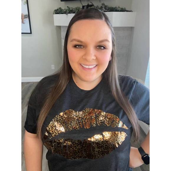 TEXAS TRUE THREADS | Tops | New Texas True Threads Gold Foil Lips Tee ...